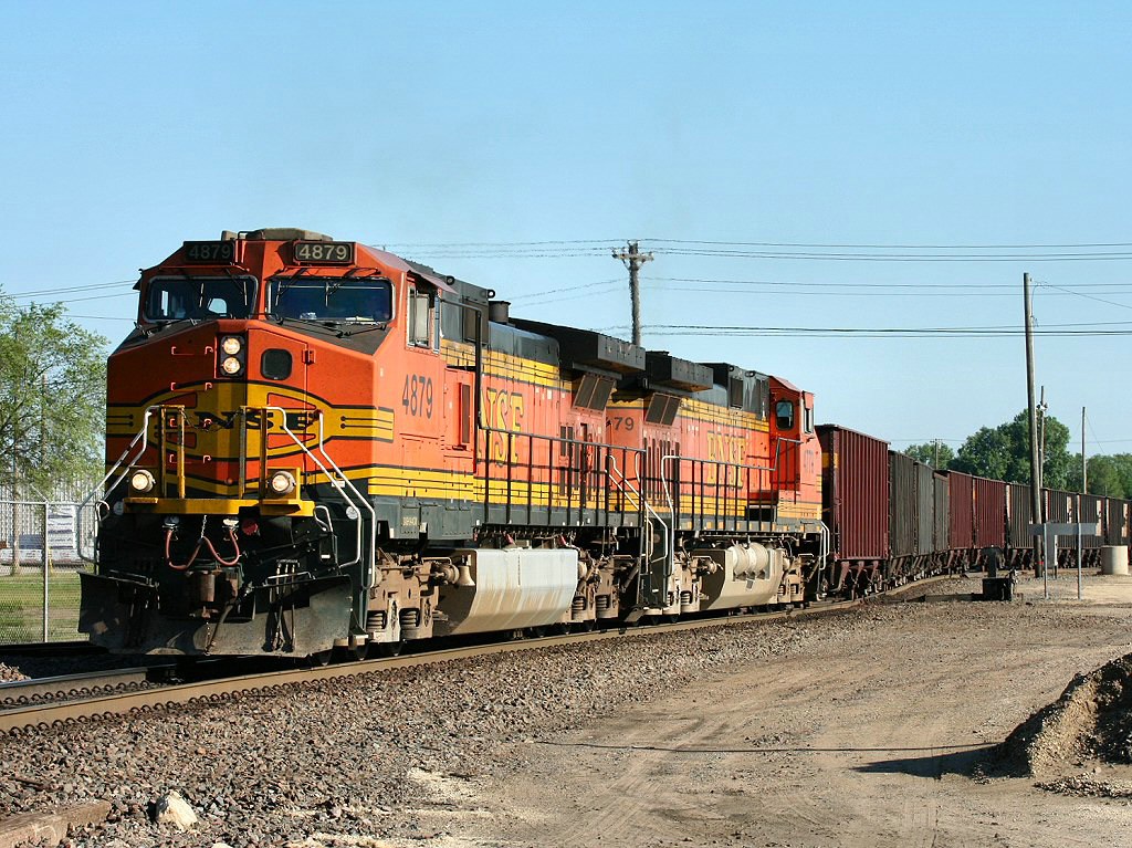 BNSF 4879